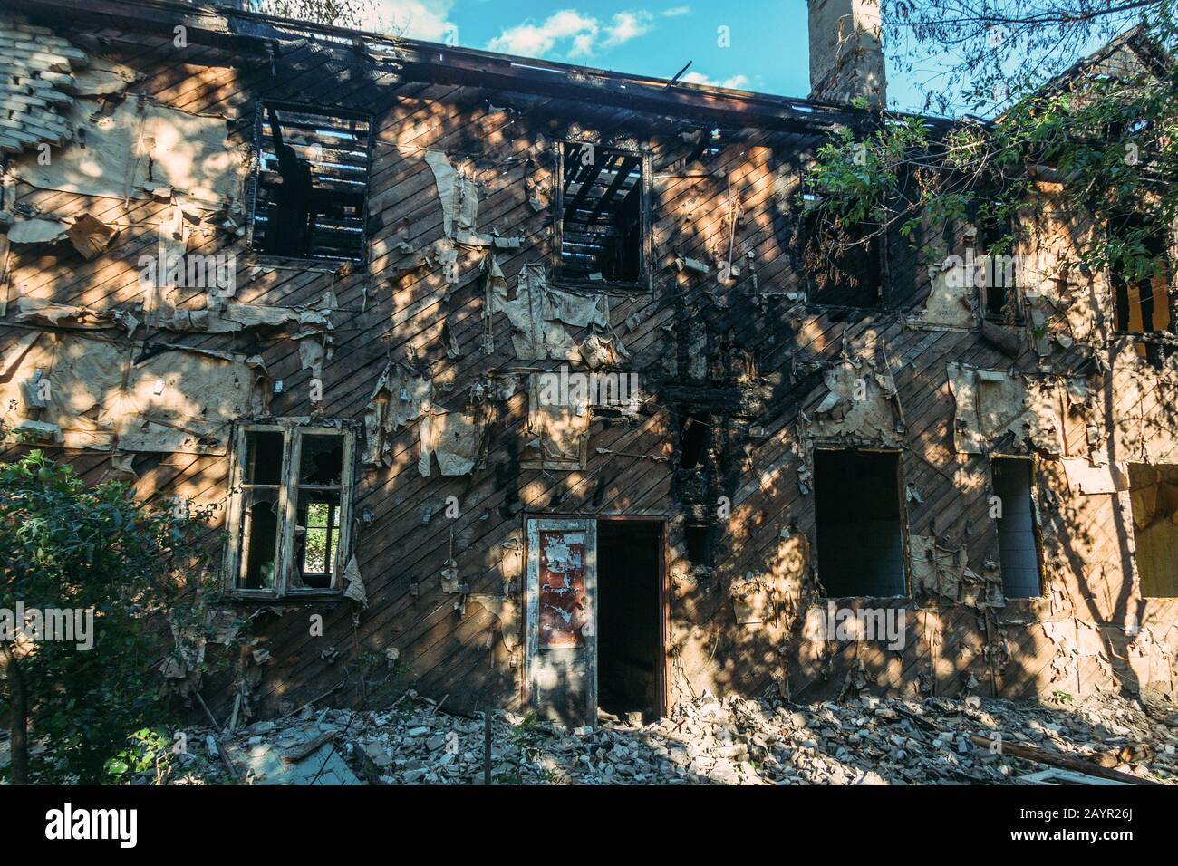 Burnt residential apartment building after a fire Stock Photo - Alamy