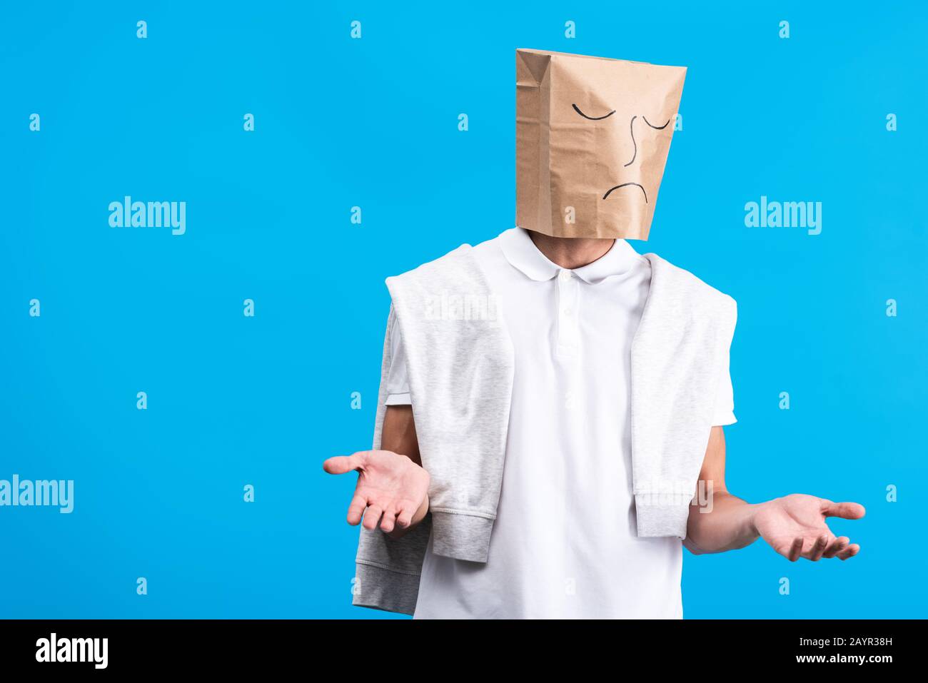 Paper bag on head hi-res stock photography and images - Alamy