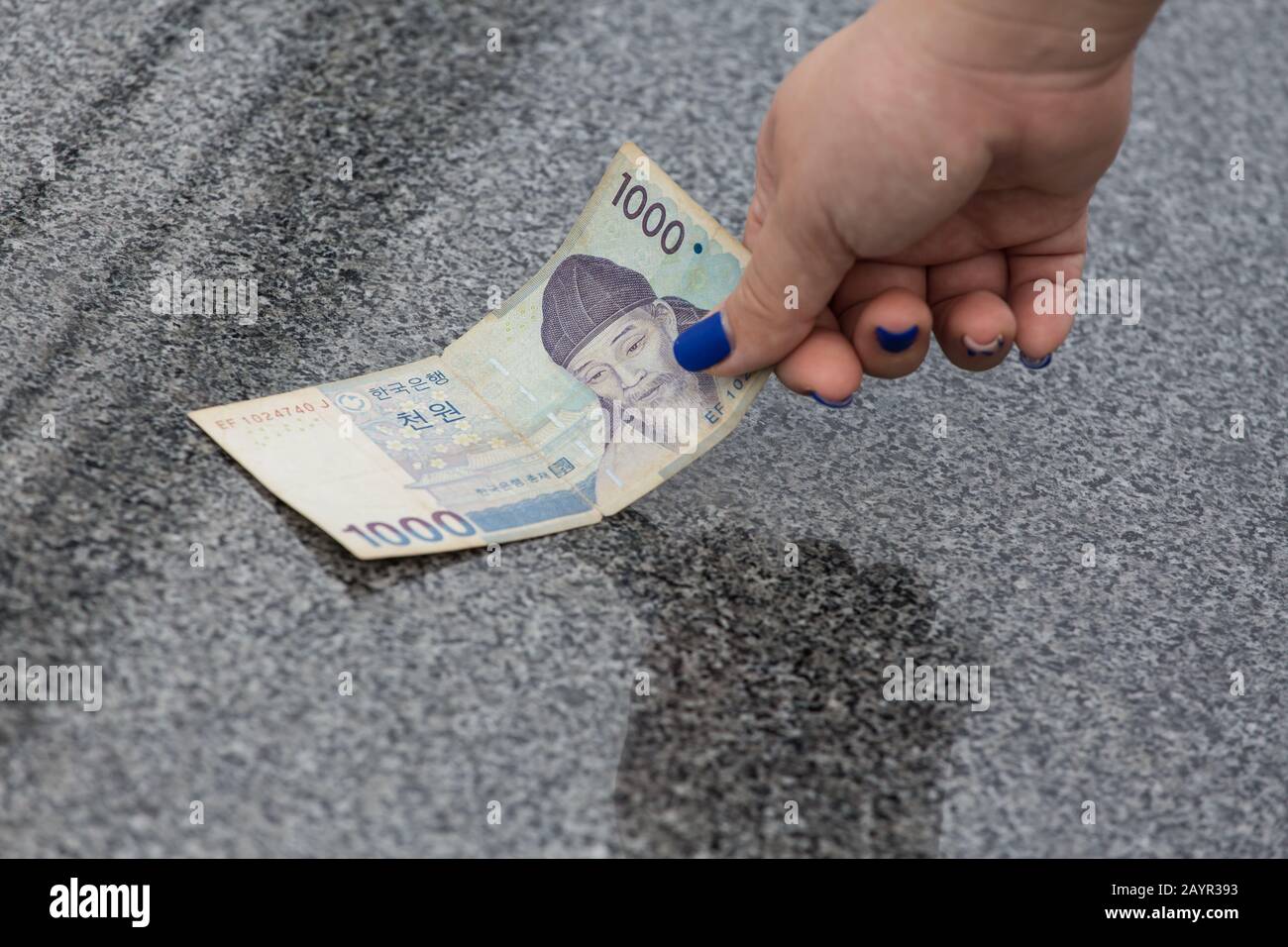 1000 korean won hi-res stock photography and images - Alamy