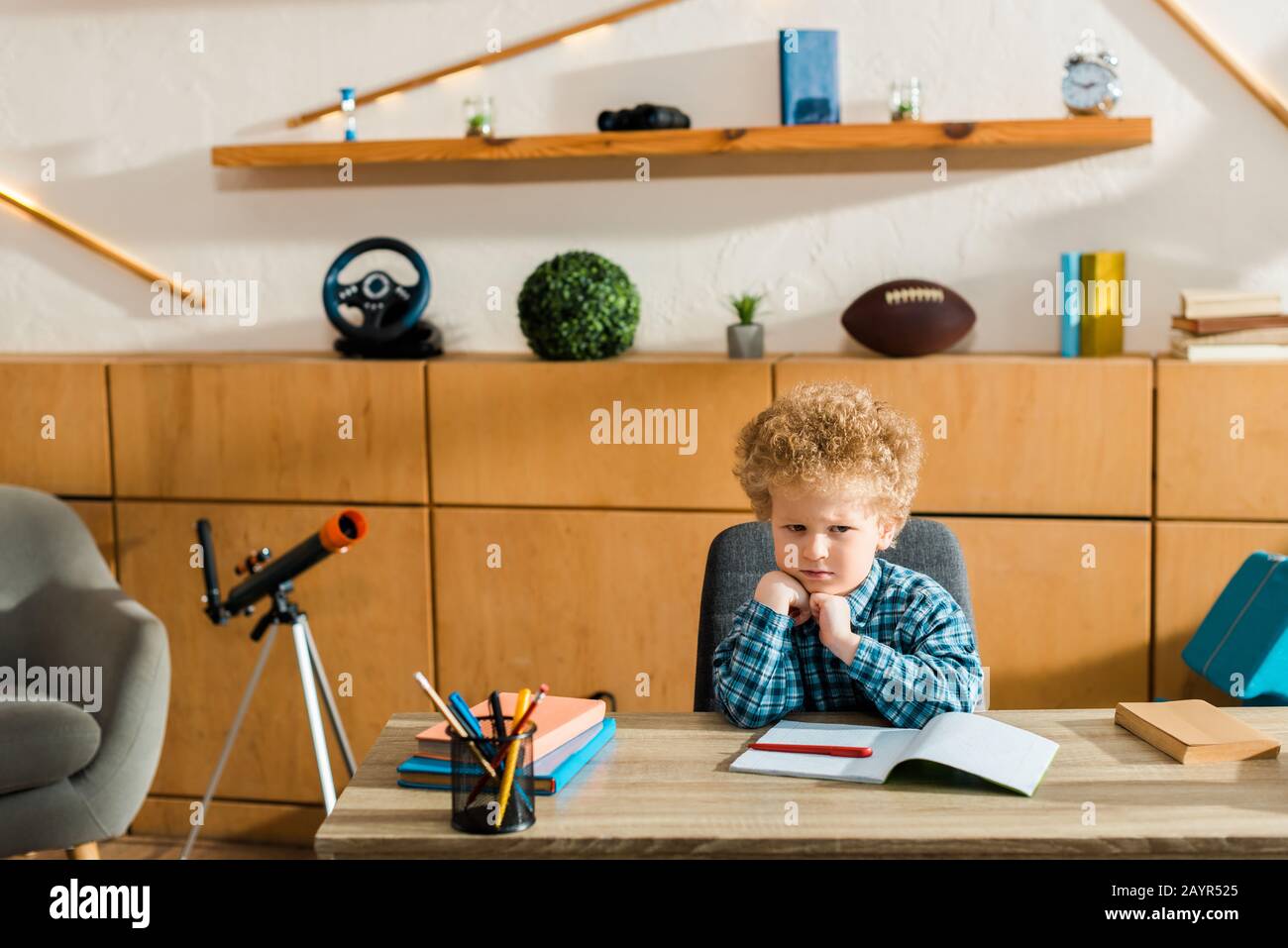 Desk wood kid hi-res stock photography and images - Alamy