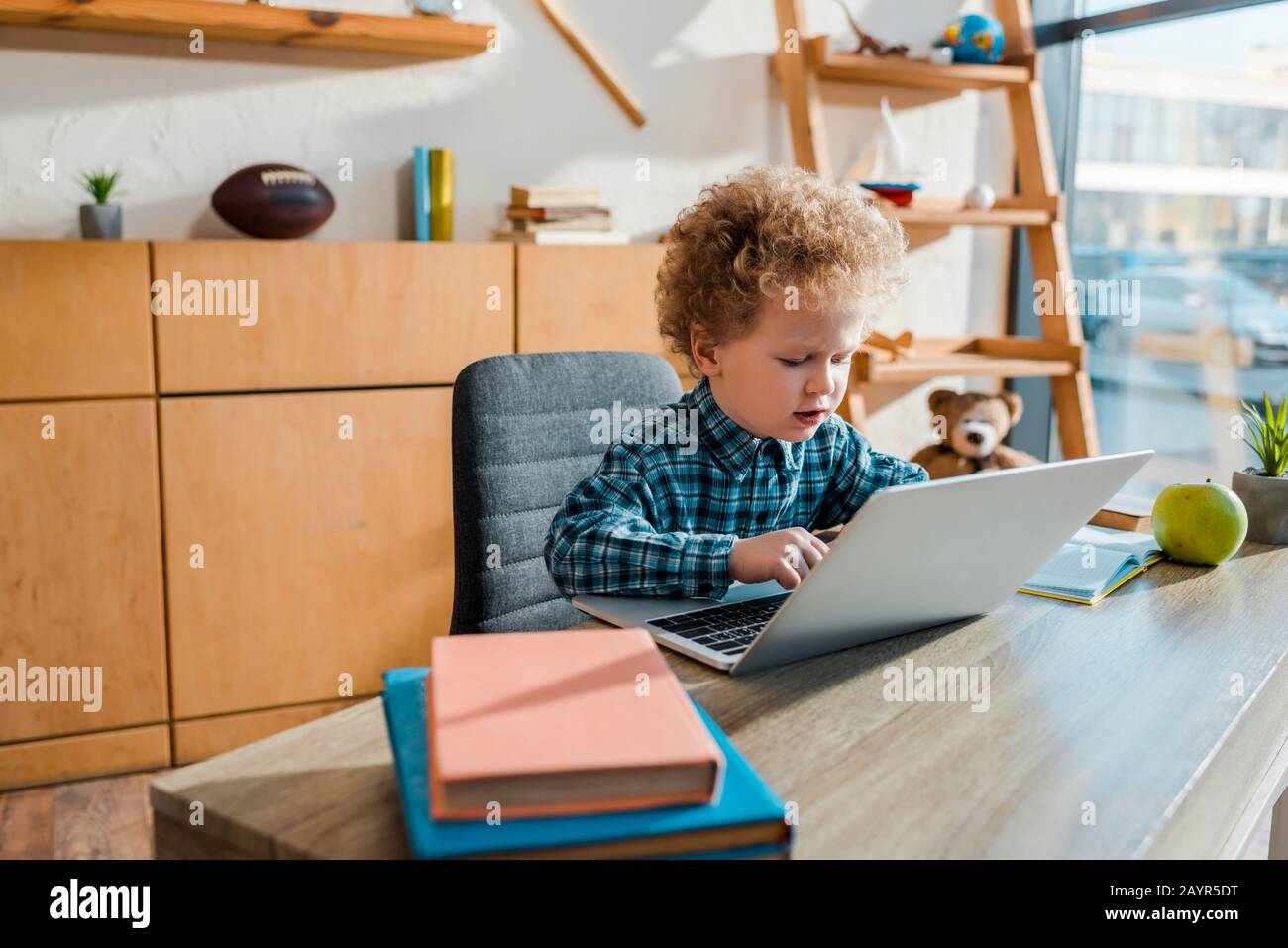 Kid typing hi-res stock photography and images - Alamy