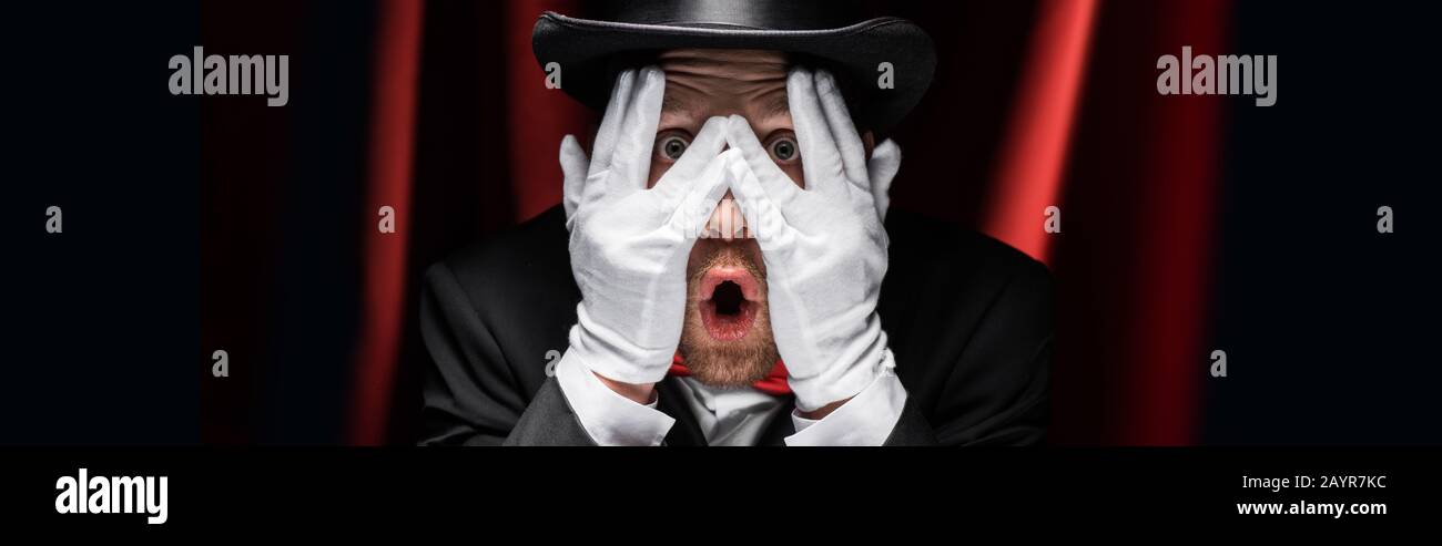 Closing curtains hi-res stock photography and images - Alamy