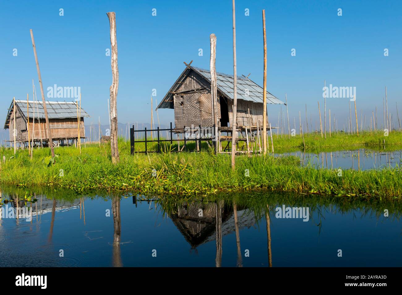 Bamboo huts hi-res stock photography and images - Alamy