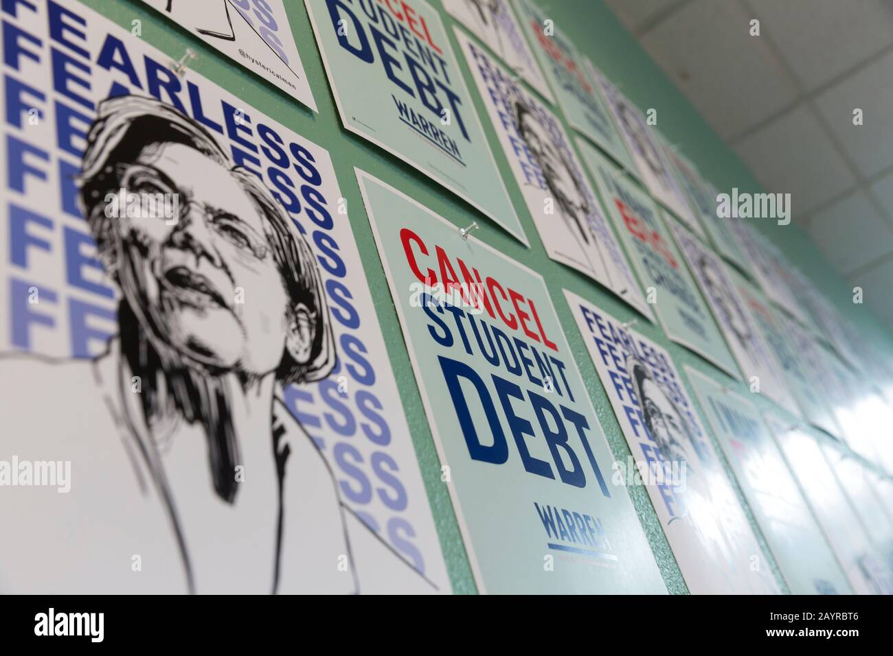 2020 presidential primary campaign hi-res stock photography and images ...