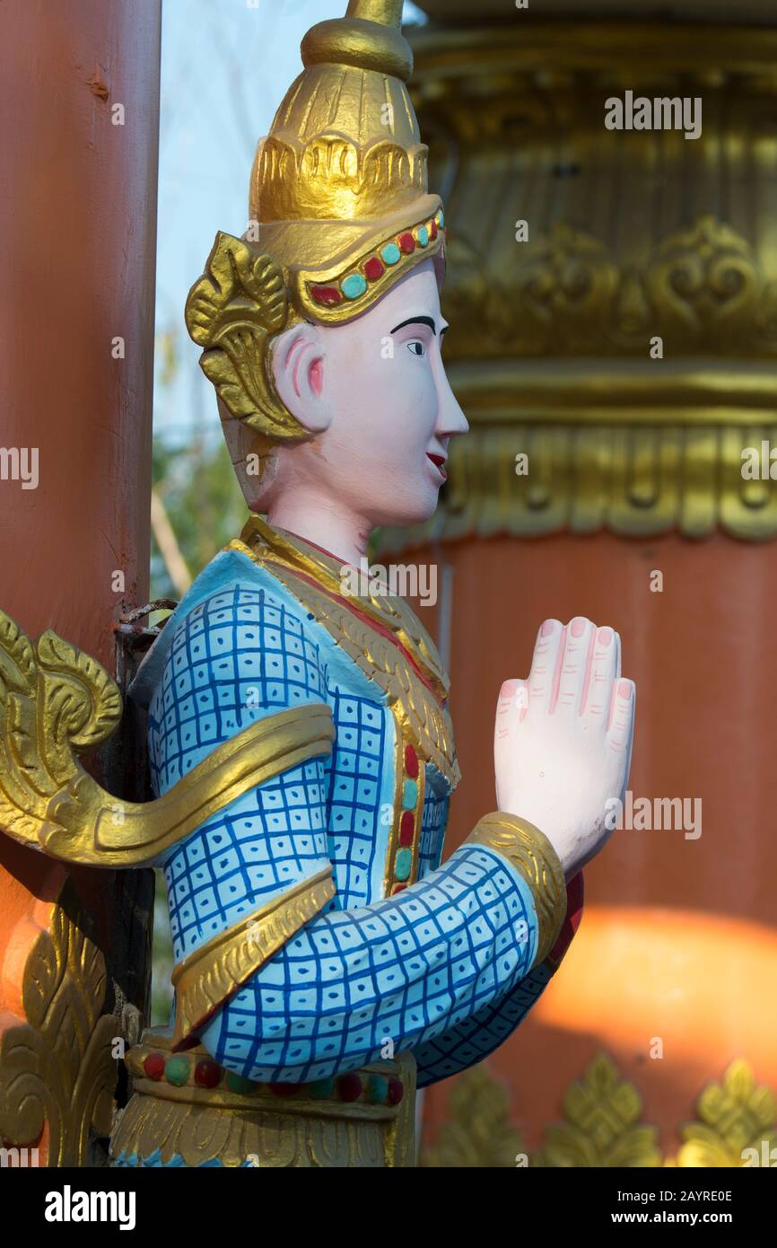 A guardian statue at the entrance gate to the Sone Oo Pone Nya Shin ...