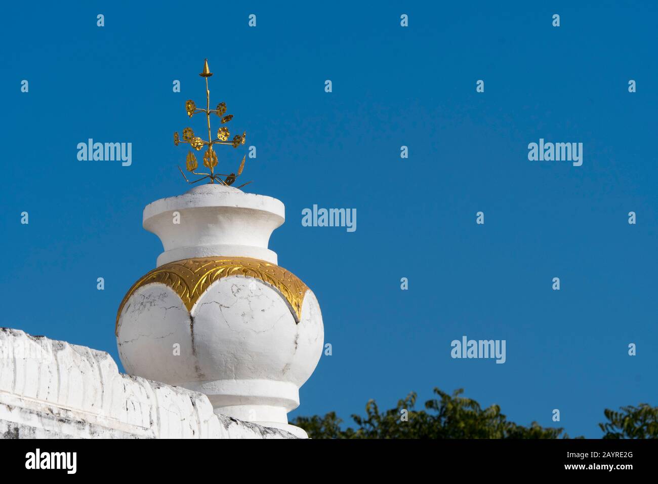 Decorative urn in a temple hi-res stock photography and images - Alamy