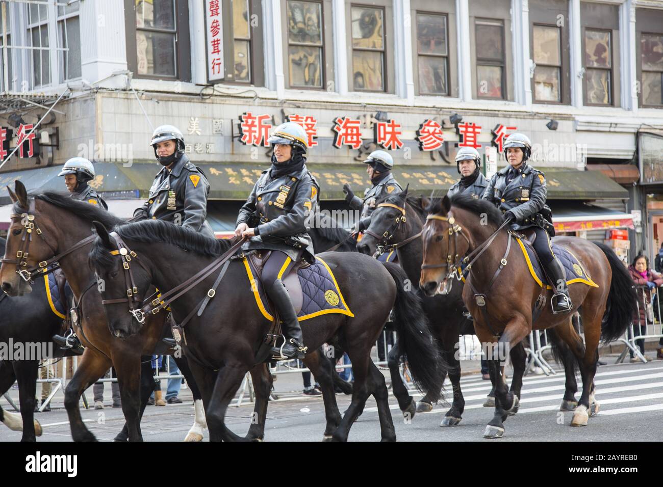 Chinese police officers hi-res stock photography and images - Alamy