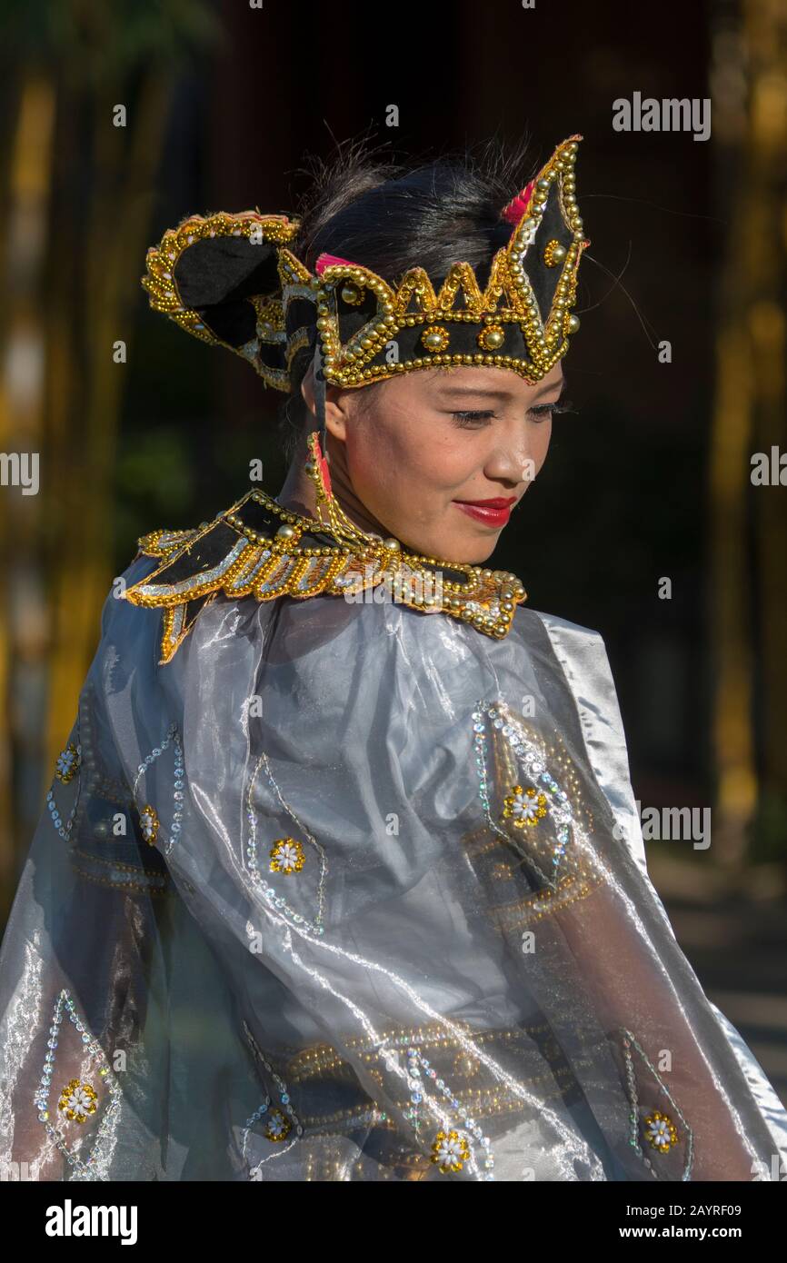 Bagan dynasty costume hi-res stock photography and images - Alamy
