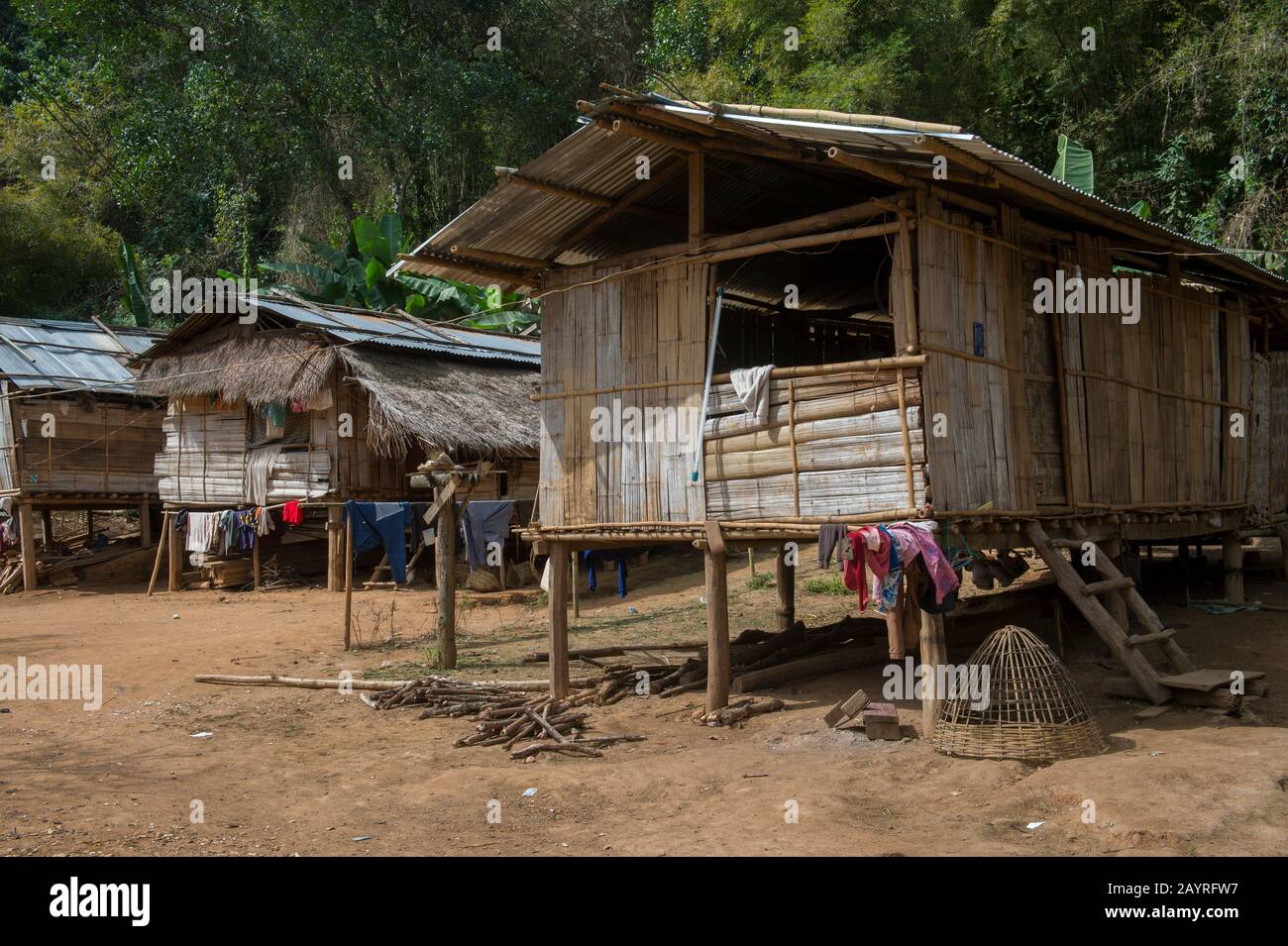 Laos houses homes hi-res stock photography and images - Alamy