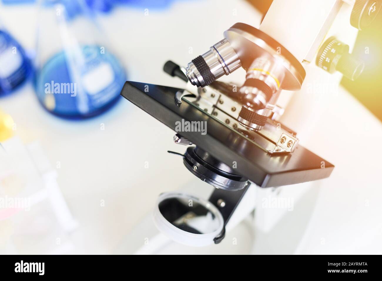 Microscope forensics hi-res stock photography and images - Alamy