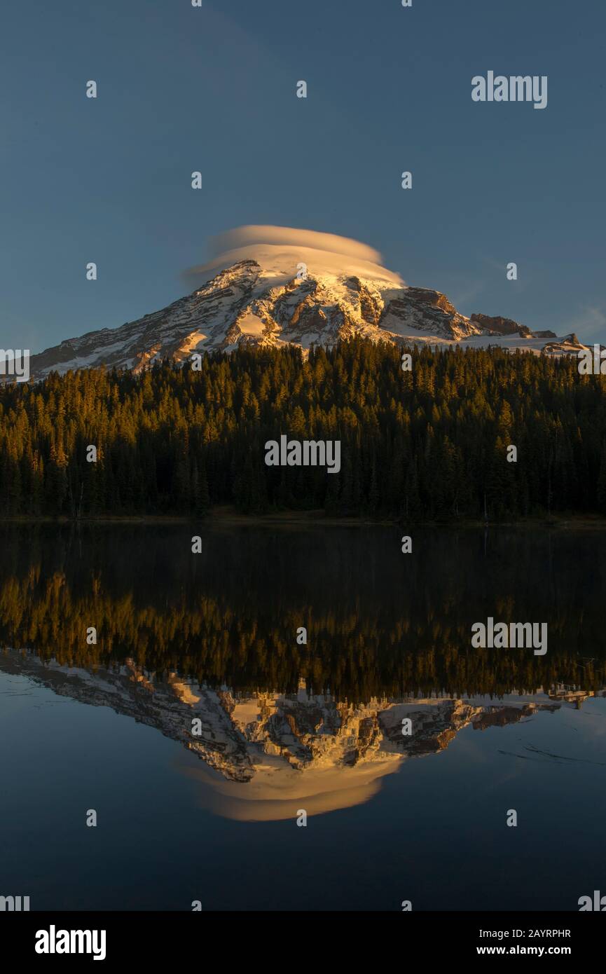 View from the Reflection Lakes of Mount Rainier at sunrise in Mt ...