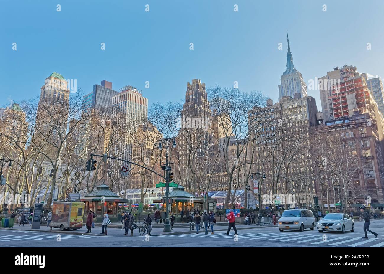 New York Bryant Park buildings view from street Stock Photo - Alamy
