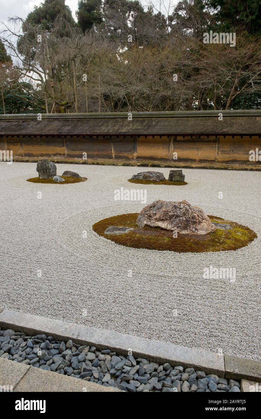 The kare-sansui (dry landscape) Zen rock garden at Ryoan-ji Temple in ...