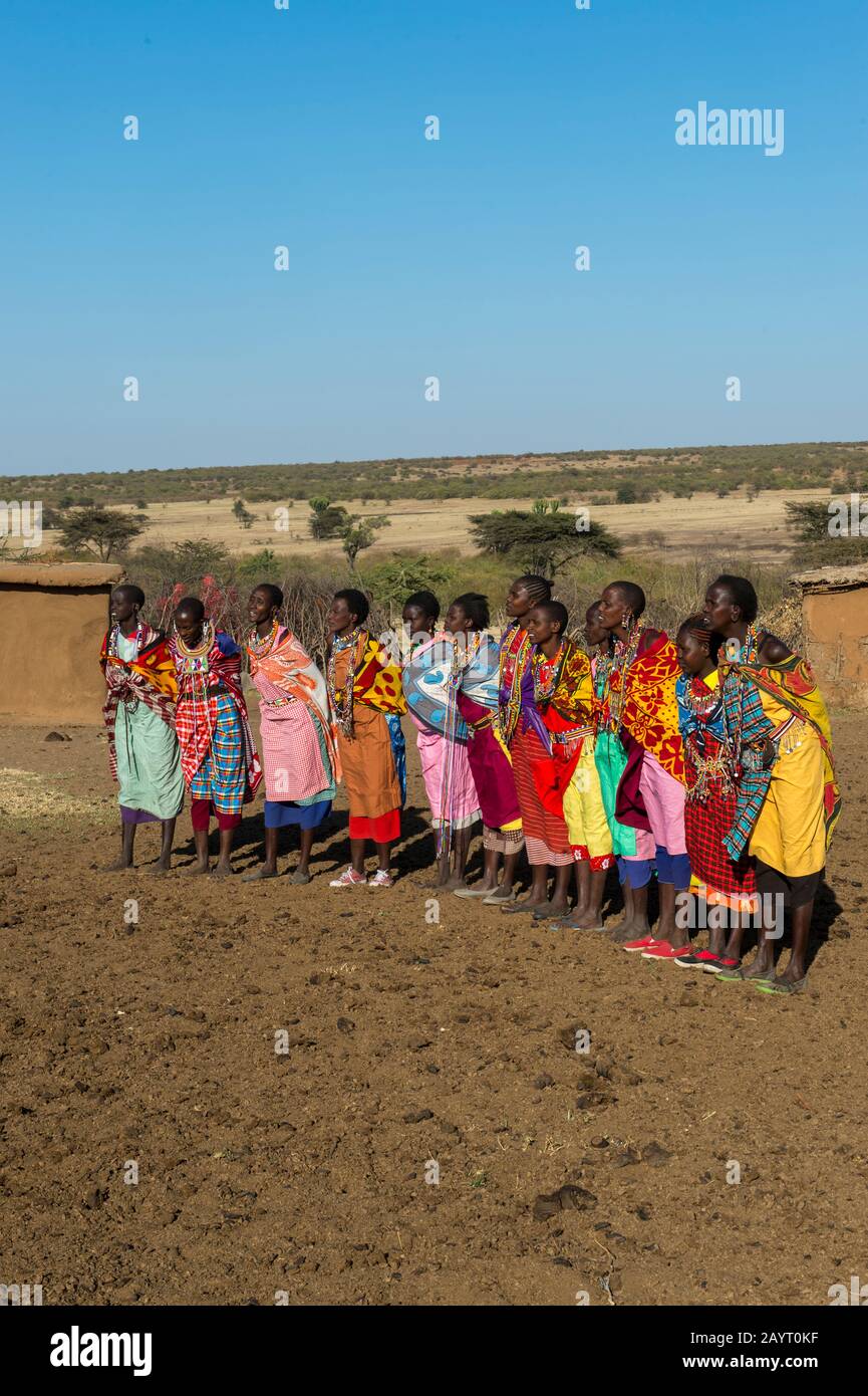 Kenyan traditional dance hi-res stock photography and images - Alamy
