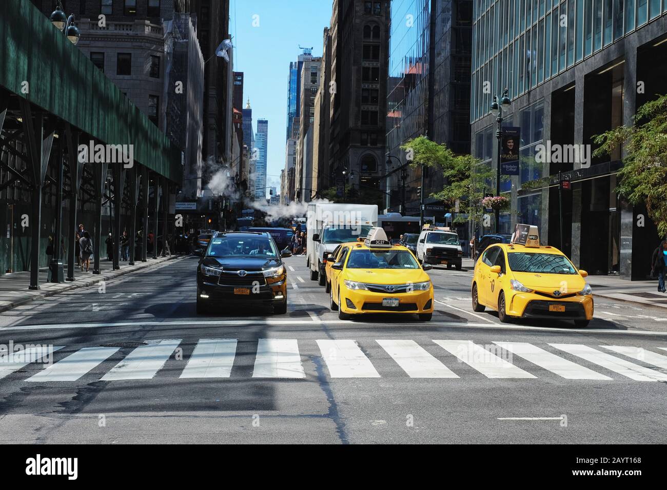 New york yellow taxi black and white hi-res stock photography and ...