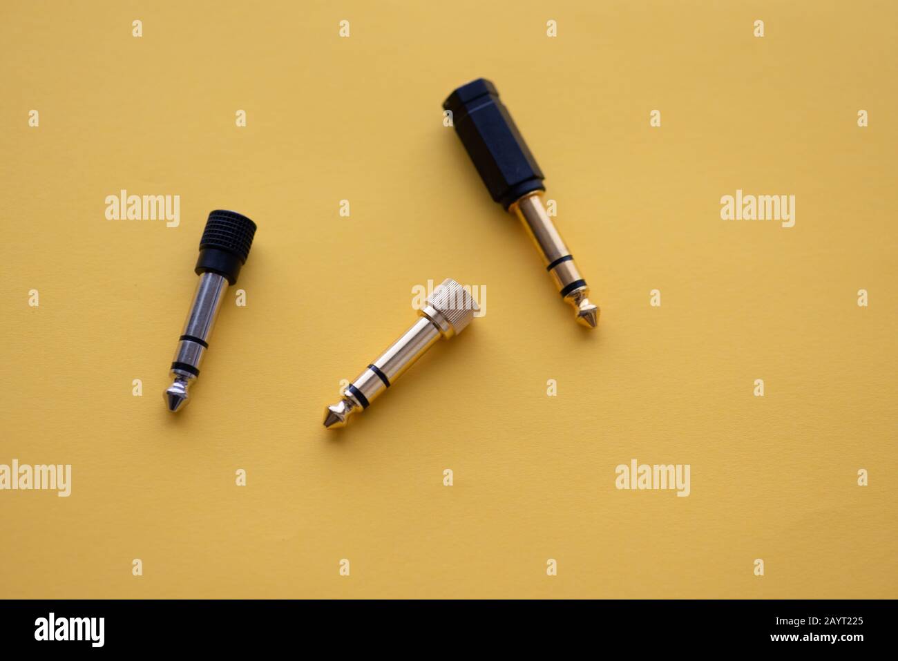 Assortment sizes of audio jacks shot from high up angle Stock Photo - Alamy