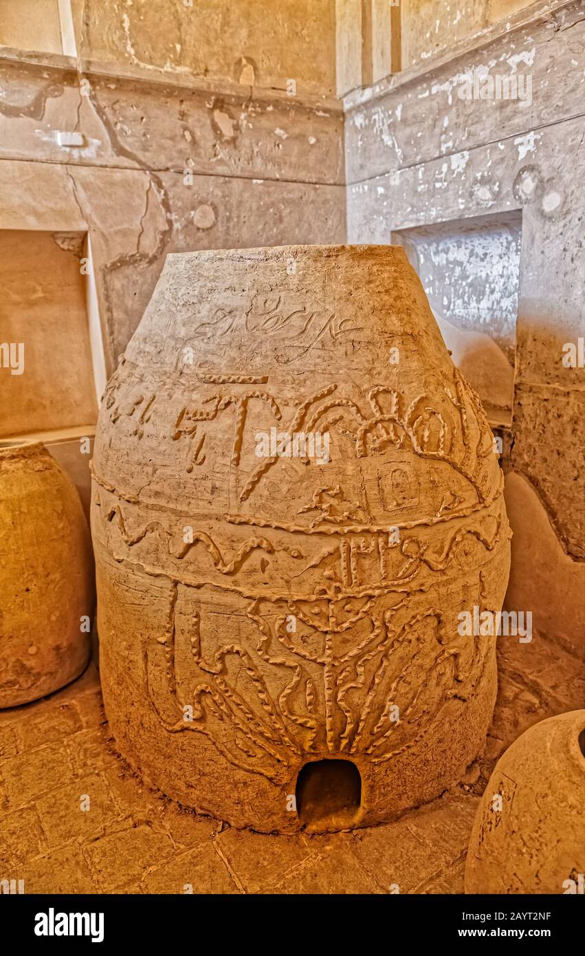 Old mosque museum pot Stock Photo - Alamy
