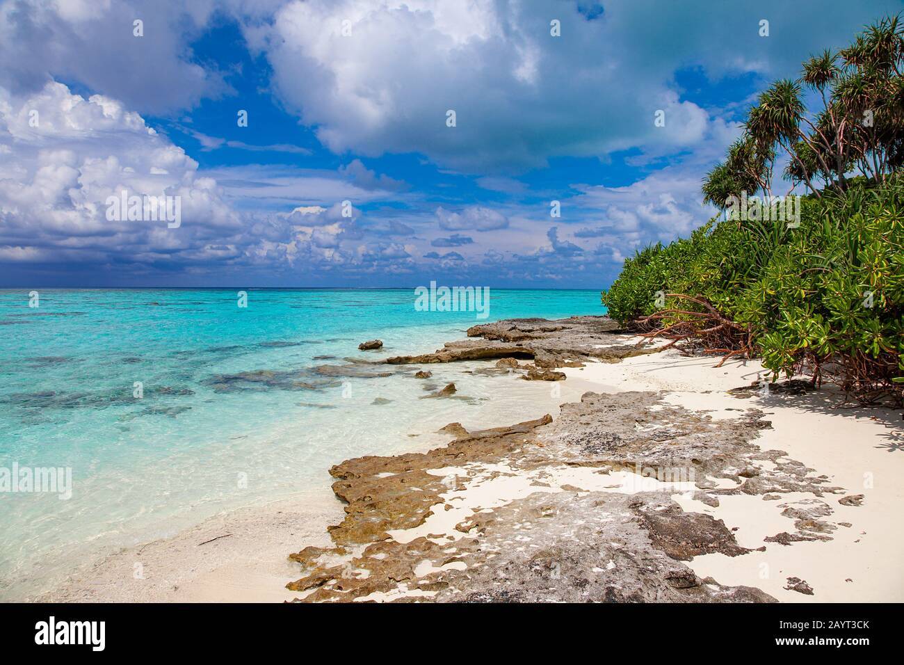 Clear calm water turquoise lagoon hi-res stock photography and images ...
