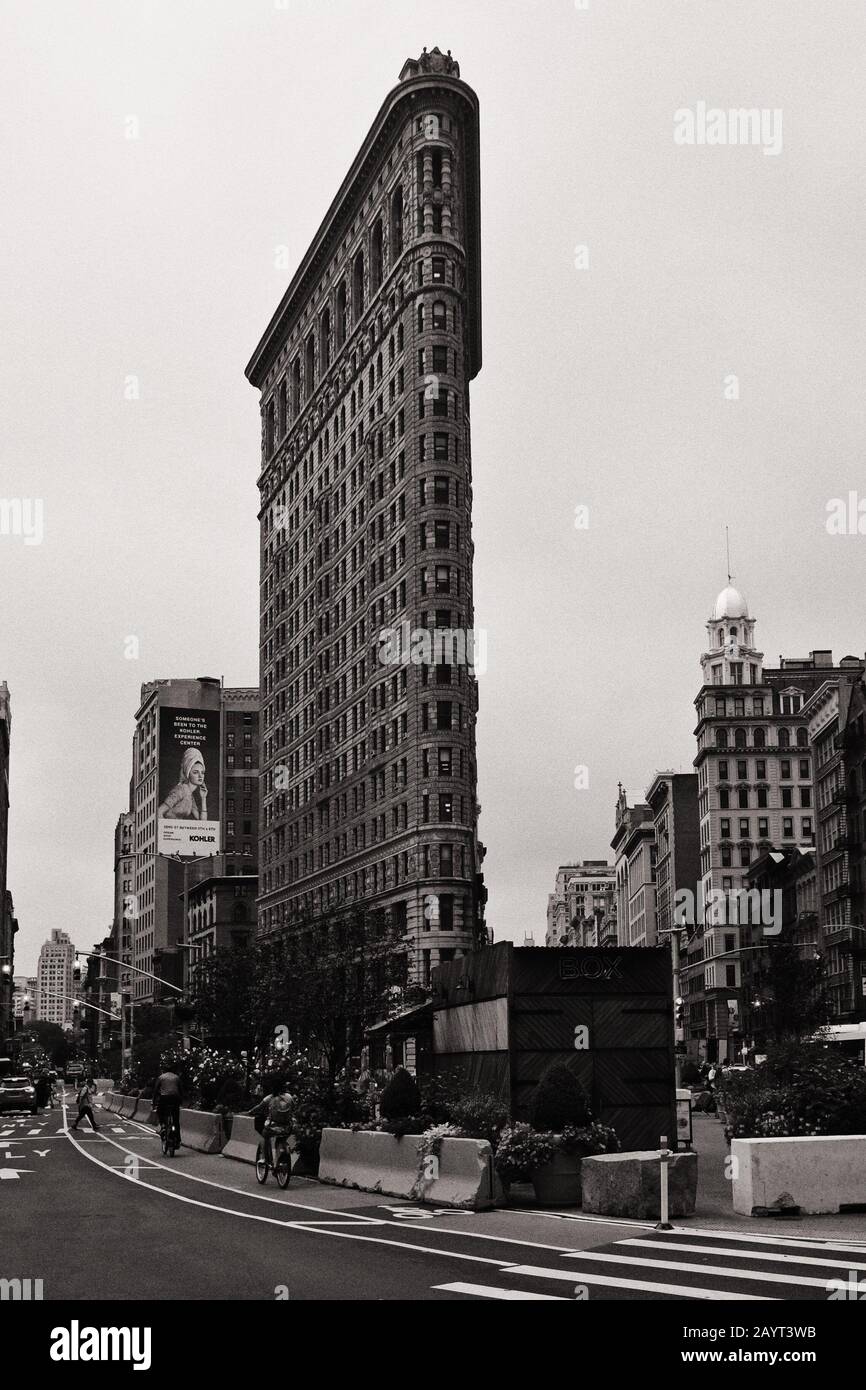 The Flatiron building, New York City, a unique tall narrow skyscraper ...