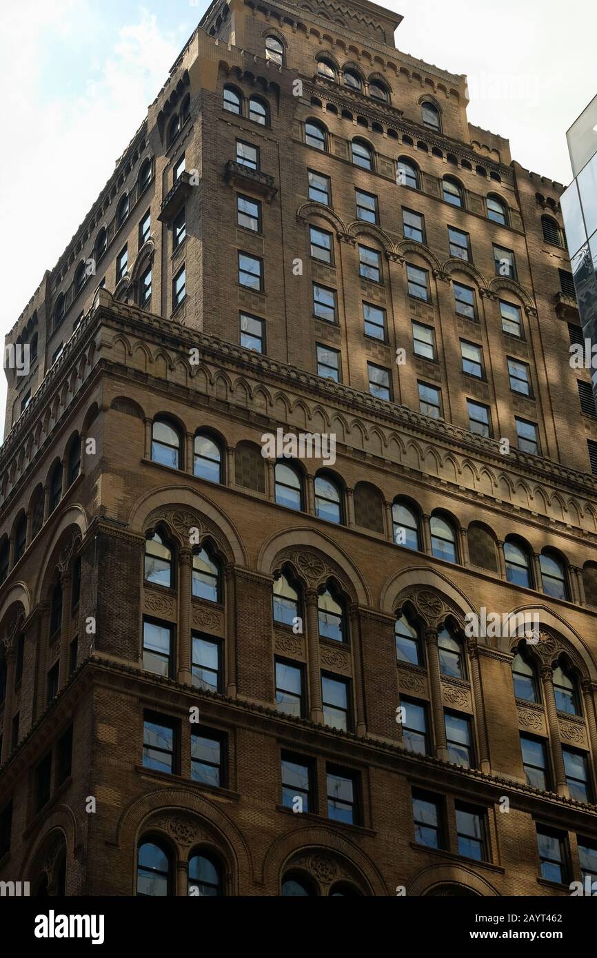 Stepped skyscraper hi-res stock photography and images - Alamy