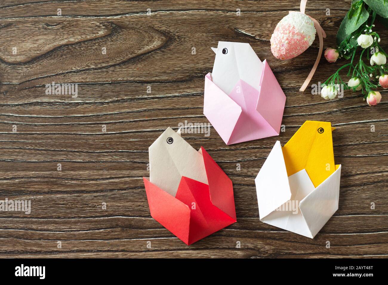 Origami chicken hi-res stock photography and images - Alamy