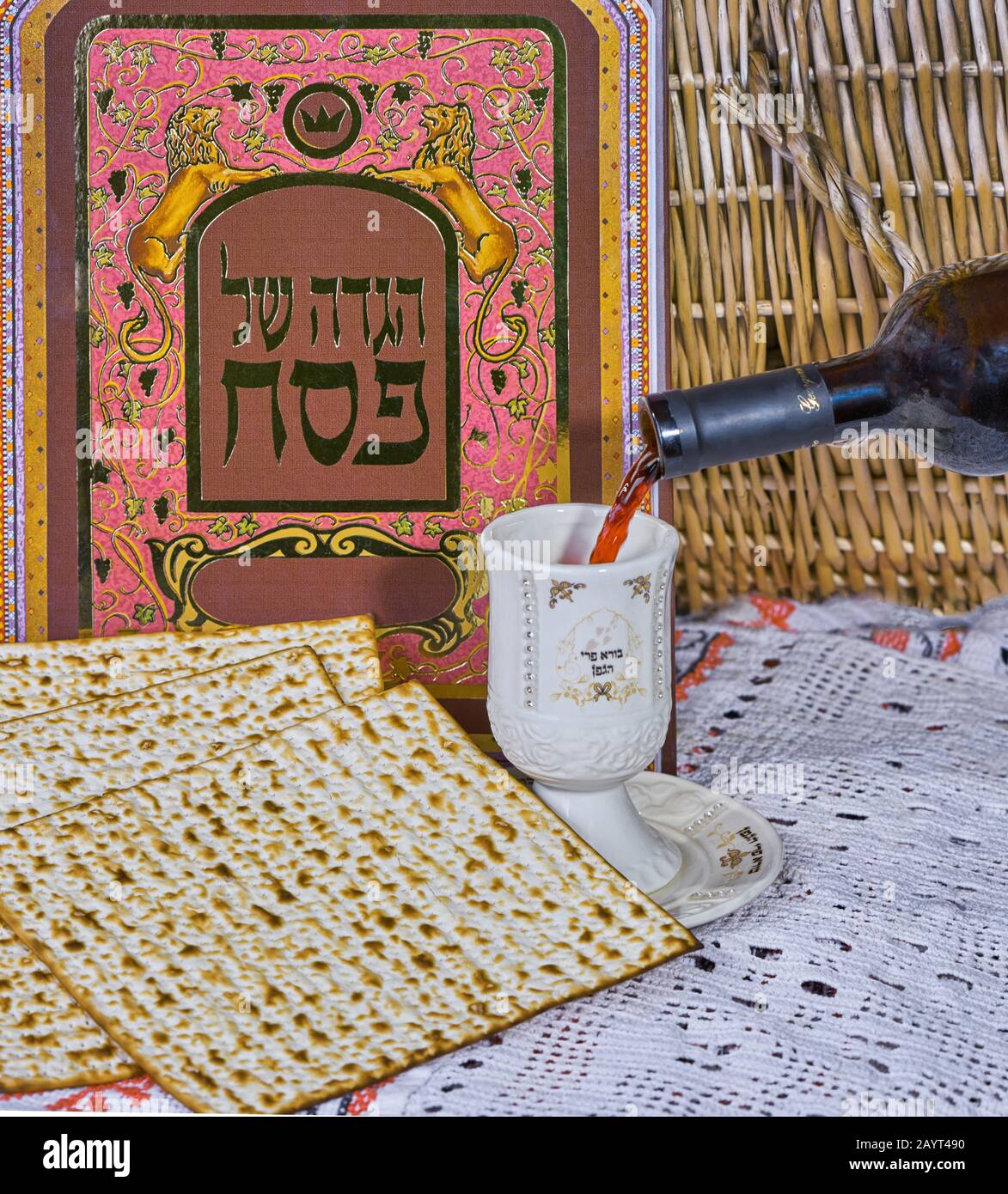 Traditional Pesach set Stock Photo - Alamy
