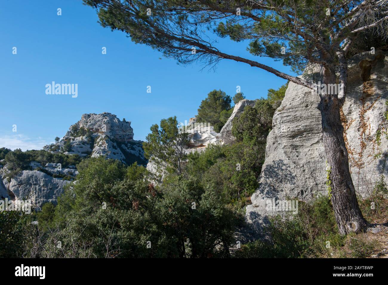 Alpilles mountains hi-res stock photography and images - Alamy