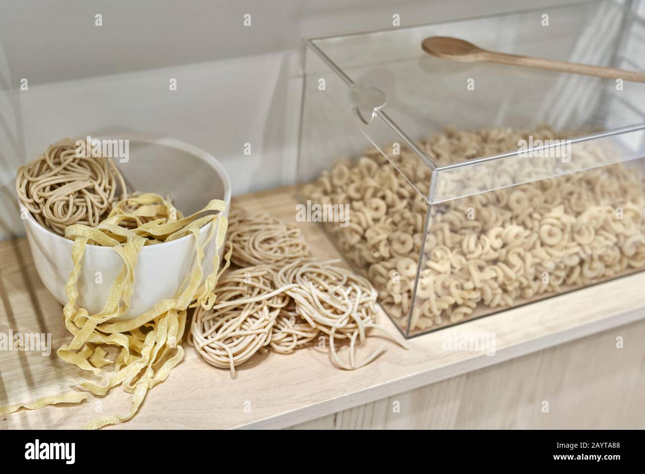 Uncooked spaghetti box hi-res stock photography and images - Alamy
