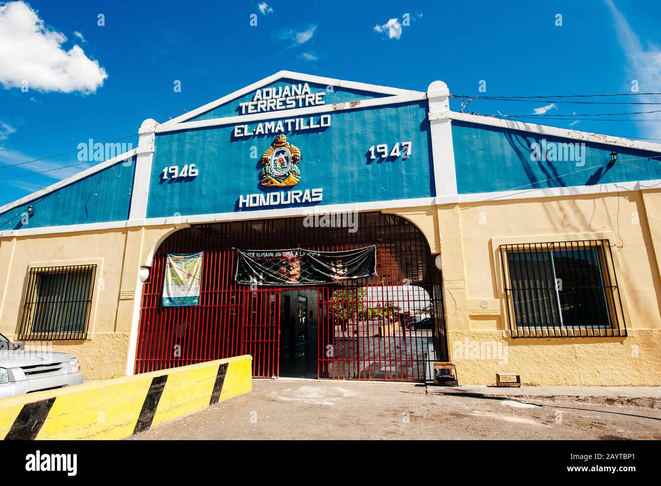 Honduras Border check point, from El Salvador to Honduras, border gate ...