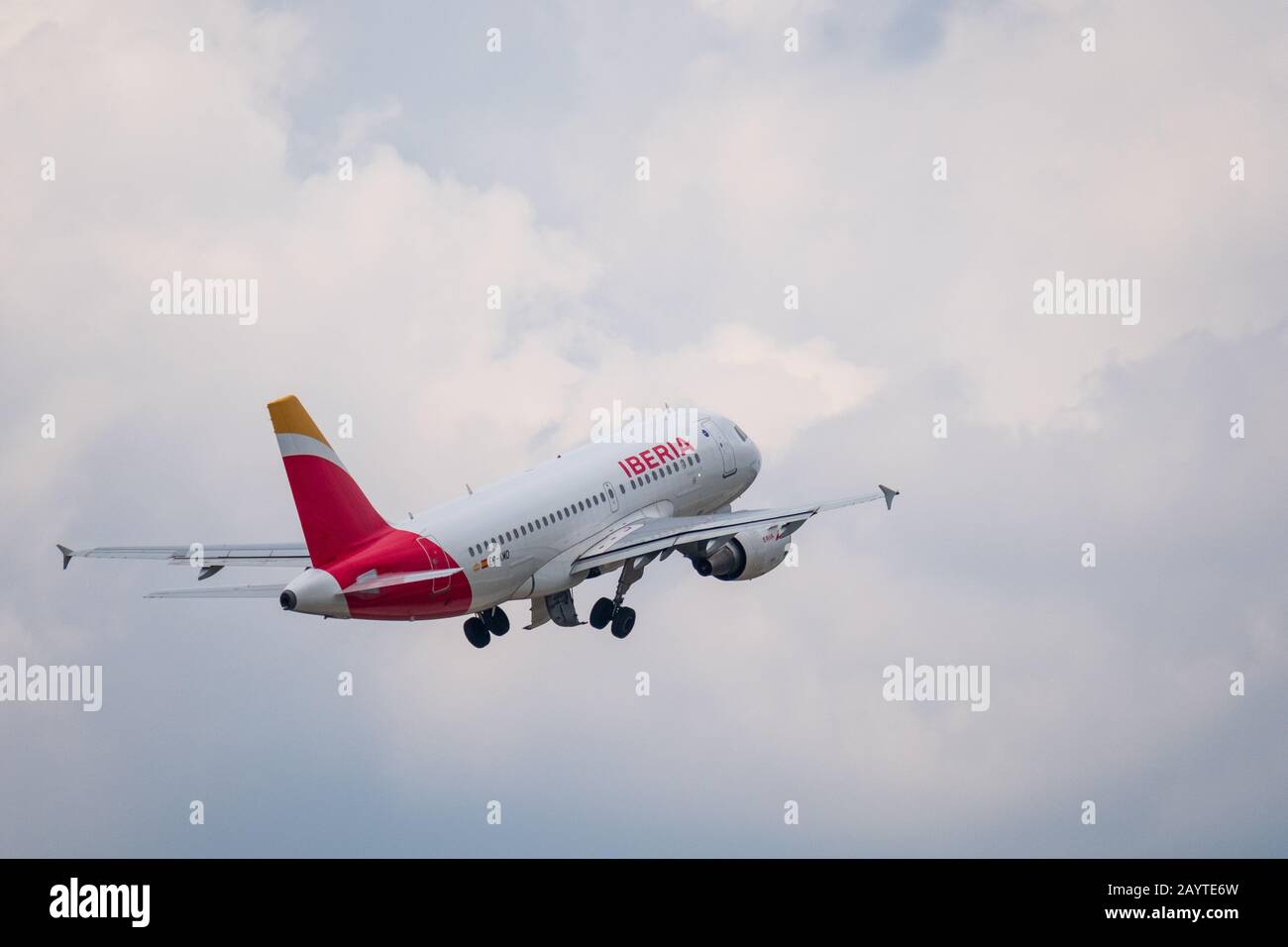 Airbus a320 airliner rear view hi-res stock photography and images - Alamy