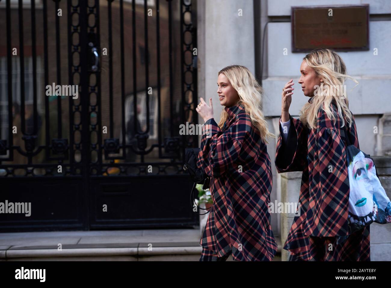 Olivia & Alice Arrive for Simone Rocha Runway Show, London Fashion Week ...