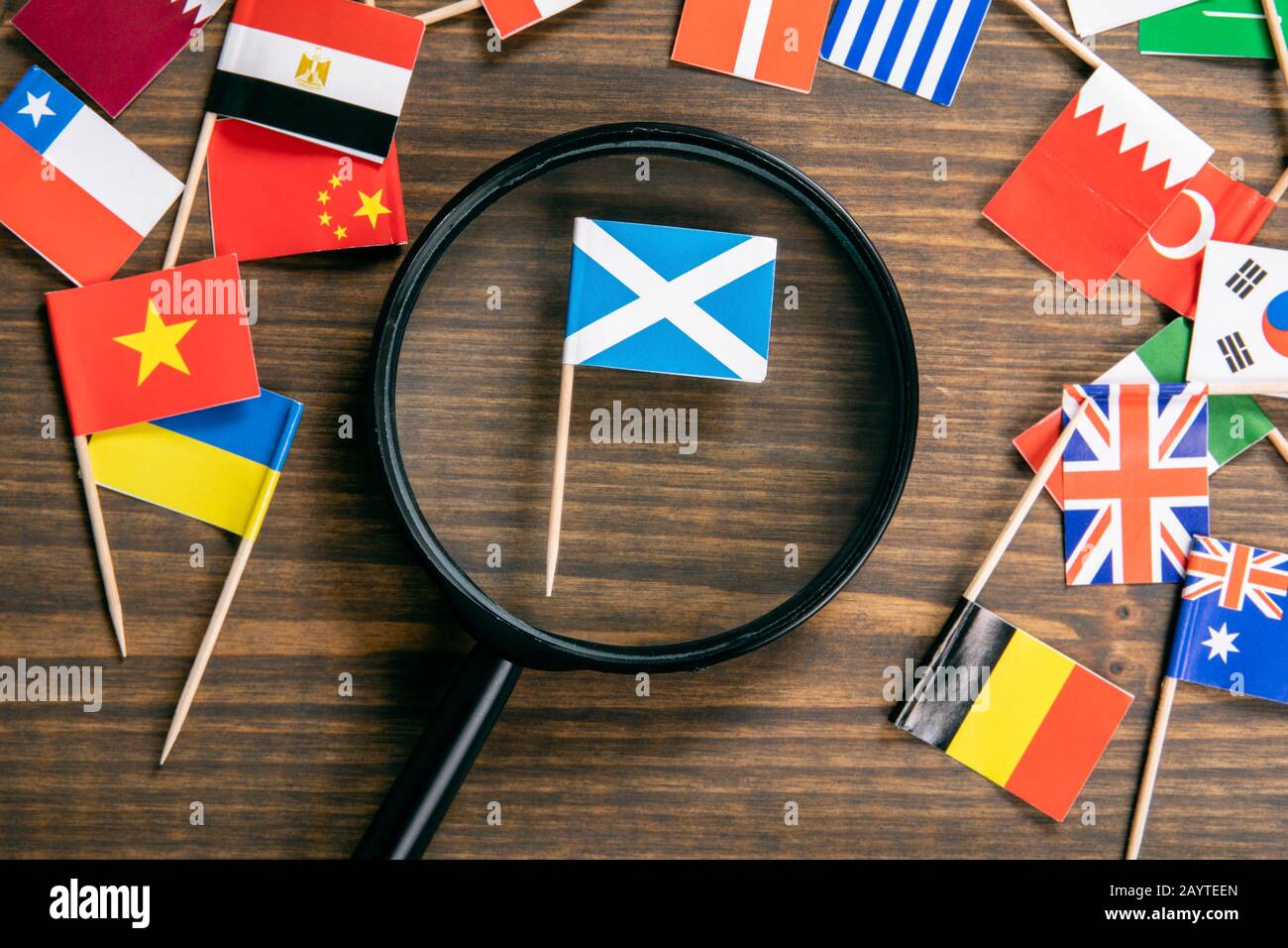 Magnifying glass uk flag hi-res stock photography and images - Alamy
