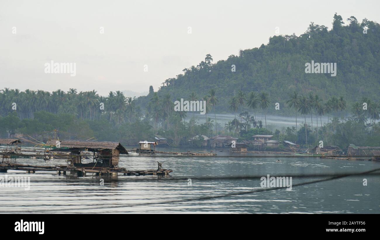 Floating village of philippines hi-res stock photography and images - Alamy