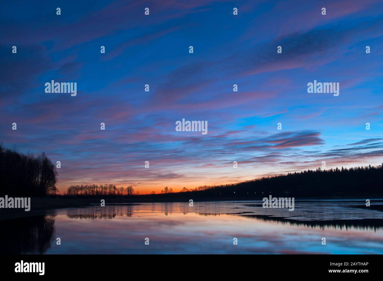 beautiful sunrise on the autumn lake Stock Photo - Alamy