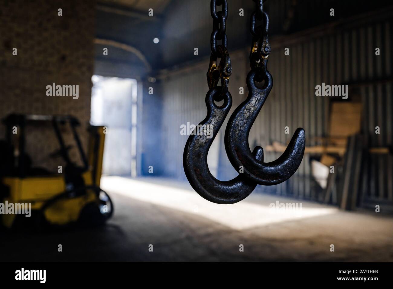 Vintage pulley lift with cargo hi-res stock photography and images - Alamy
