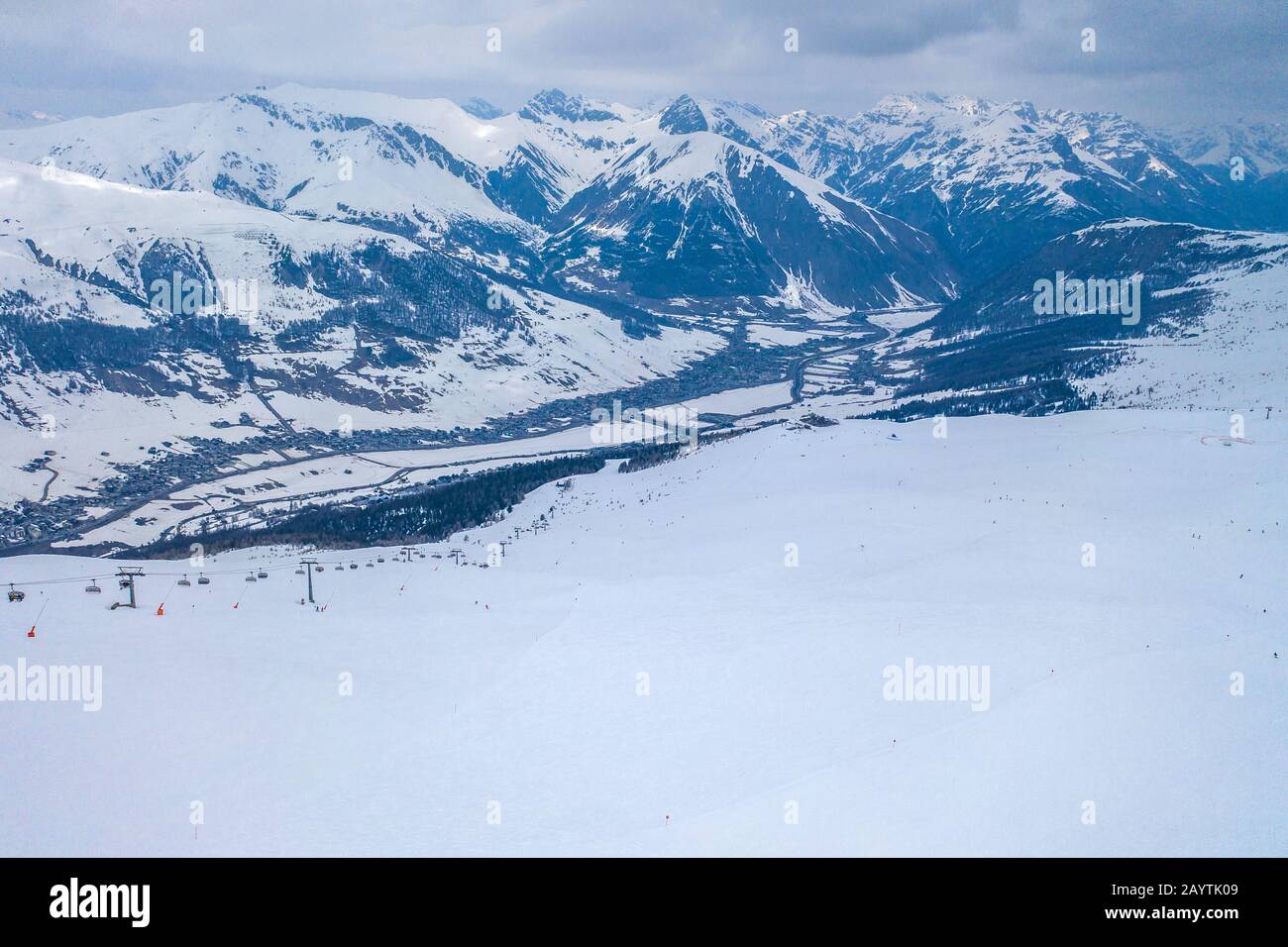 Drone snow lift hi-res stock photography and images - Alamy