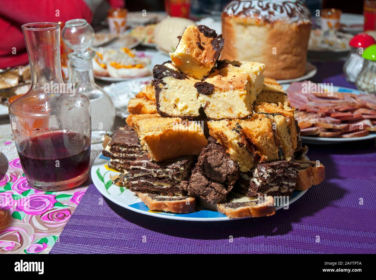 Feast table hi-res stock photography and images - Alamy