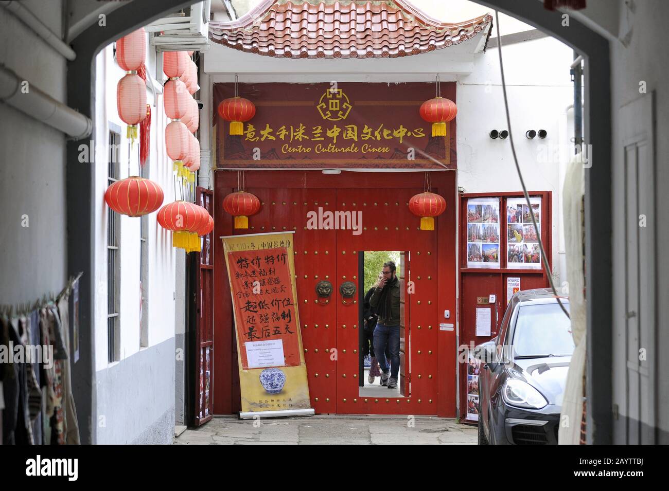 Milan, Chinatown of Paolo Sarpi street, Chinese Cultural Center Stock ...