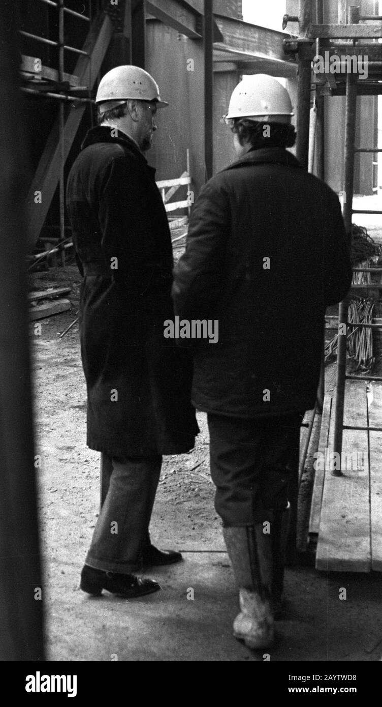 1970s construction workers hi-res stock photography and images - Alamy