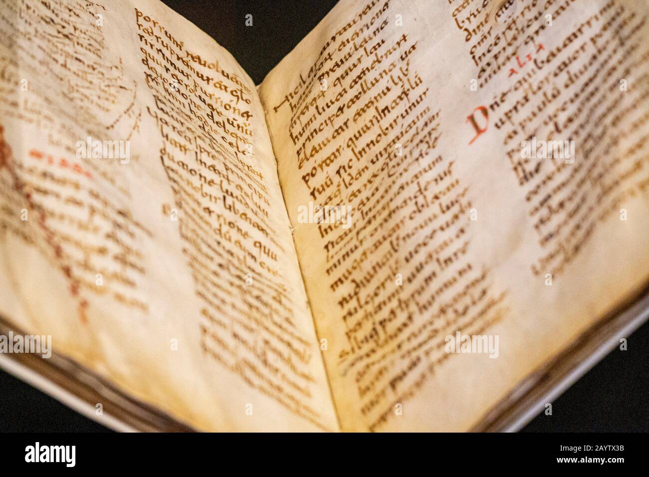 Pergamino siglo xiii hi-res stock photography and images - Alamy