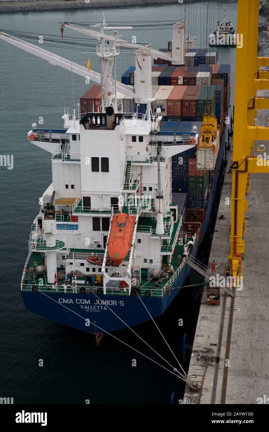 Khor fakkan containerisation port hi-res stock photography and images ...