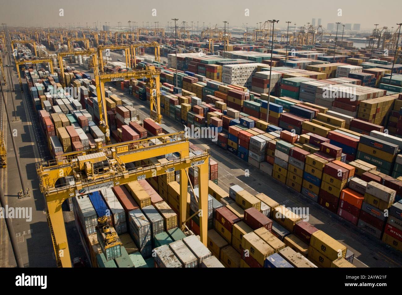 Container port dubai hi-res stock photography and images - Alamy