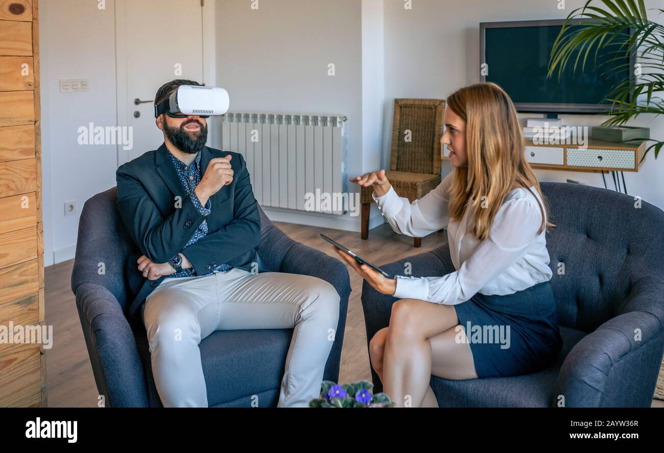 Office worker using virtual hi-res stock photography and images - Alamy