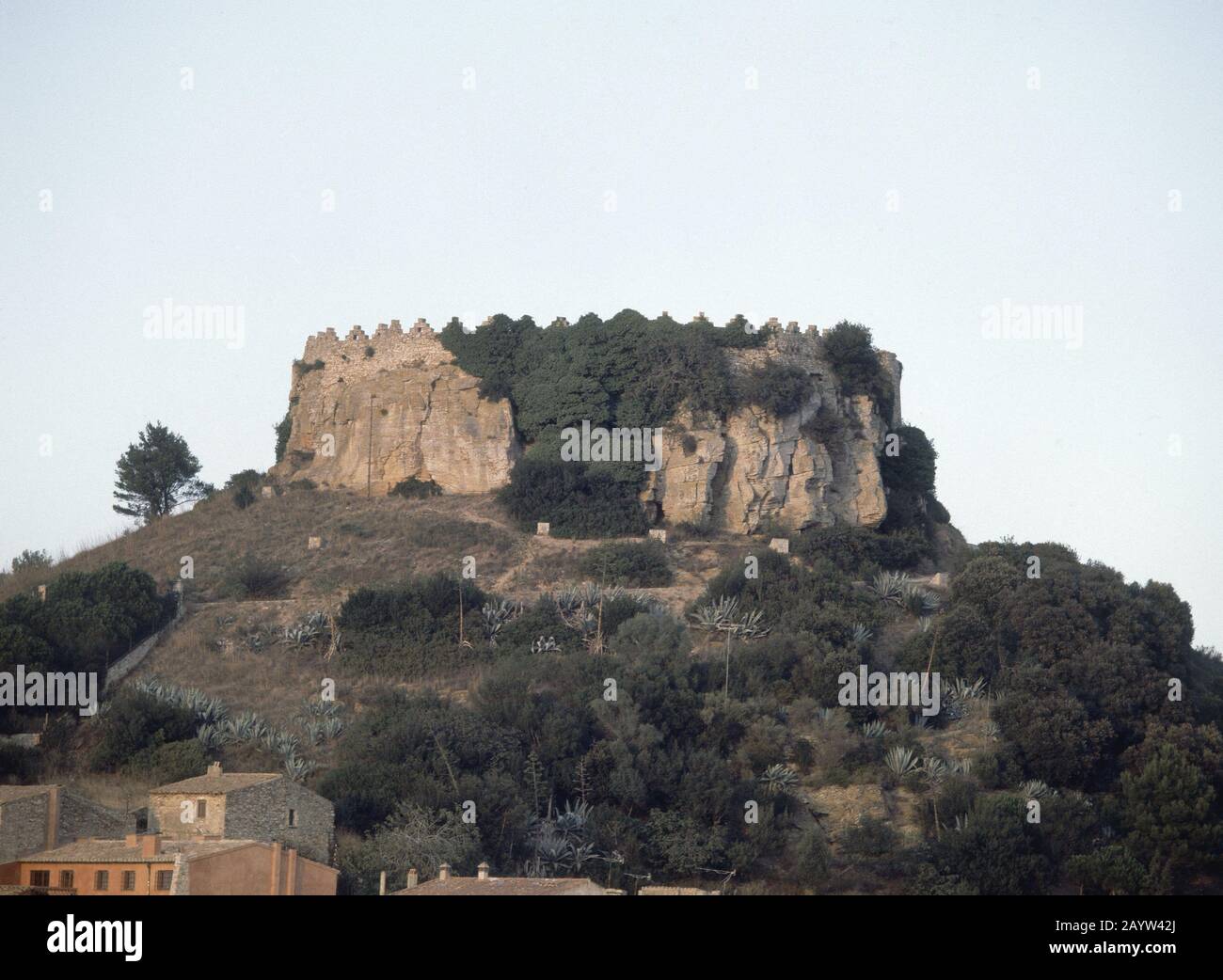 EXTERIOR-VISTA DEL CASTILLO MEDIEVAL SEMIDERRUIDO. Location: CASTILLO ...