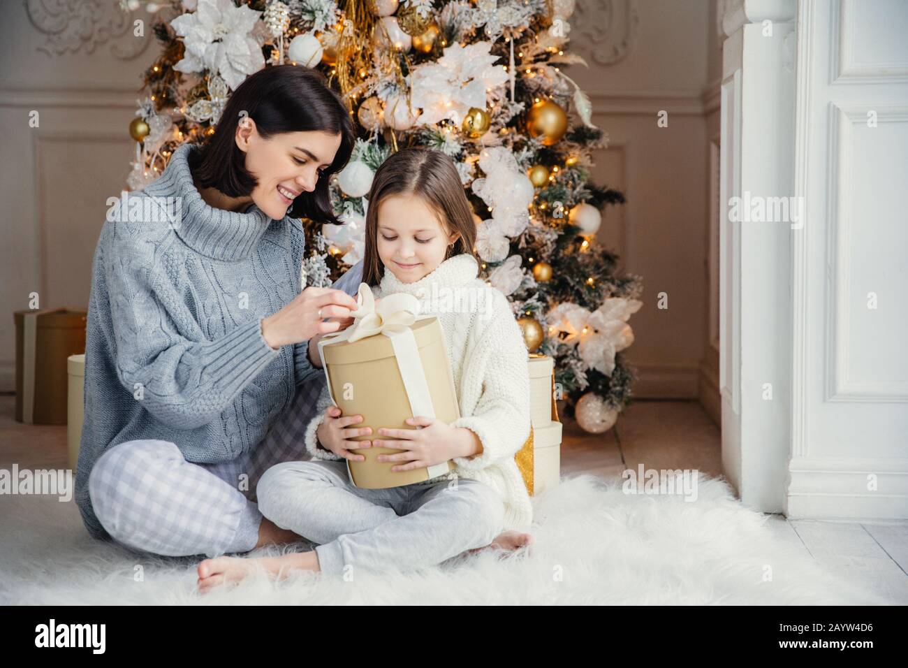 Family spend time happiness holiday hi-res stock photography and images ...