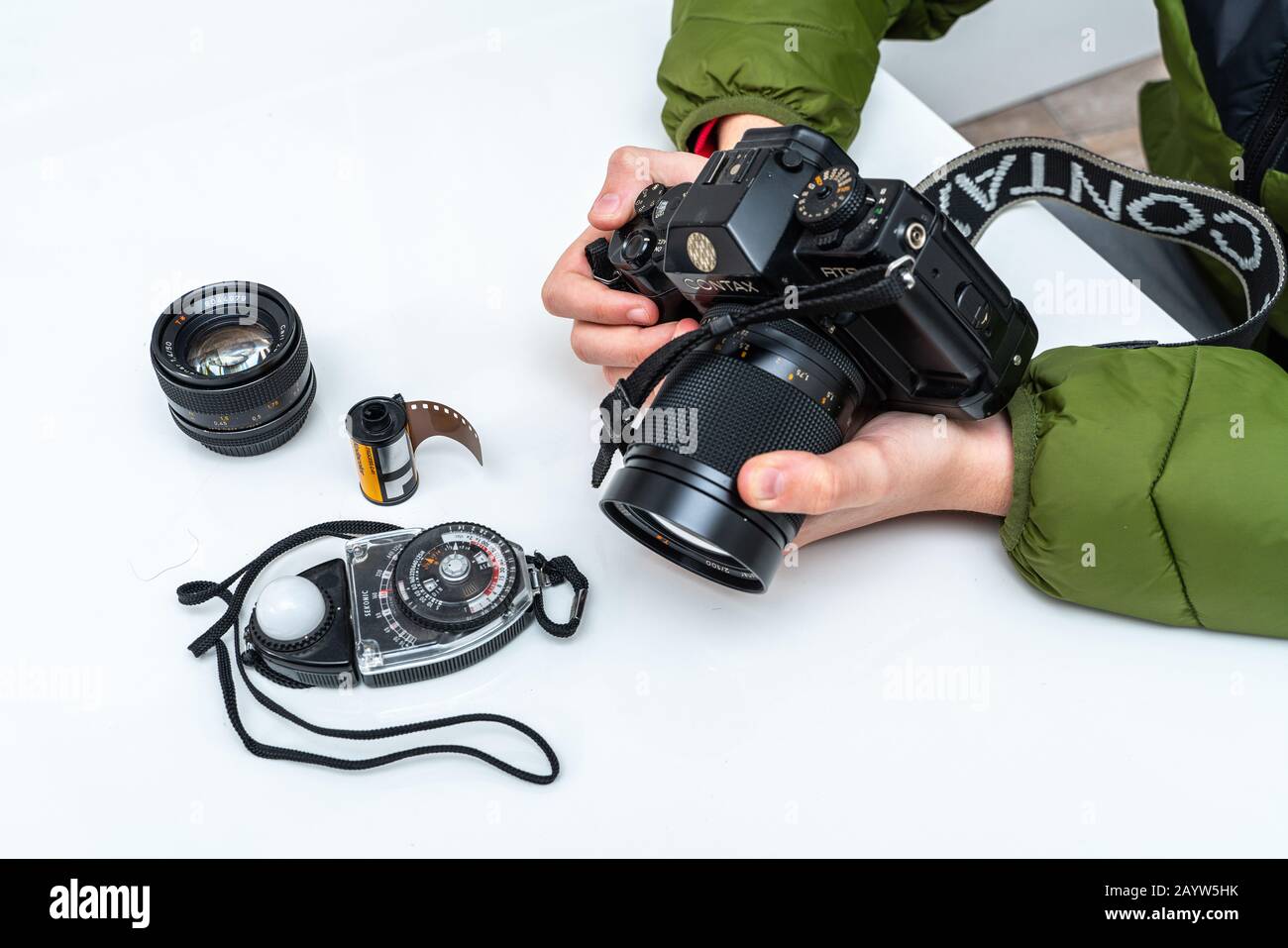 Camera handling hi-res stock photography and images - Alamy