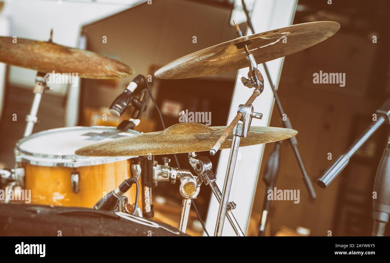 Drum set outdoors hi-res stock photography and images - Alamy
