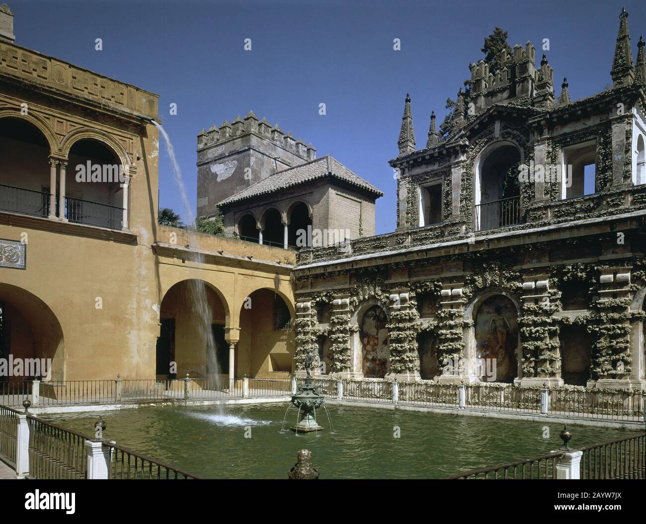 FUENTE DE MERCURIO EN LOS JARDINES DE LOS REALES ALCAZARES DE SEVILLA ...
