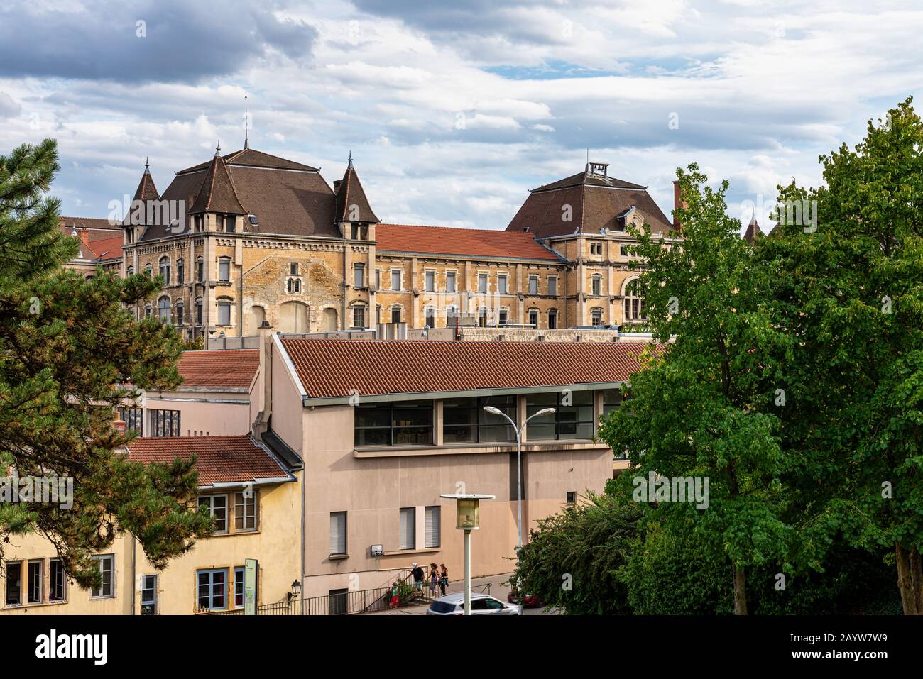 Lyon school hi-res stock photography and images - Alamy