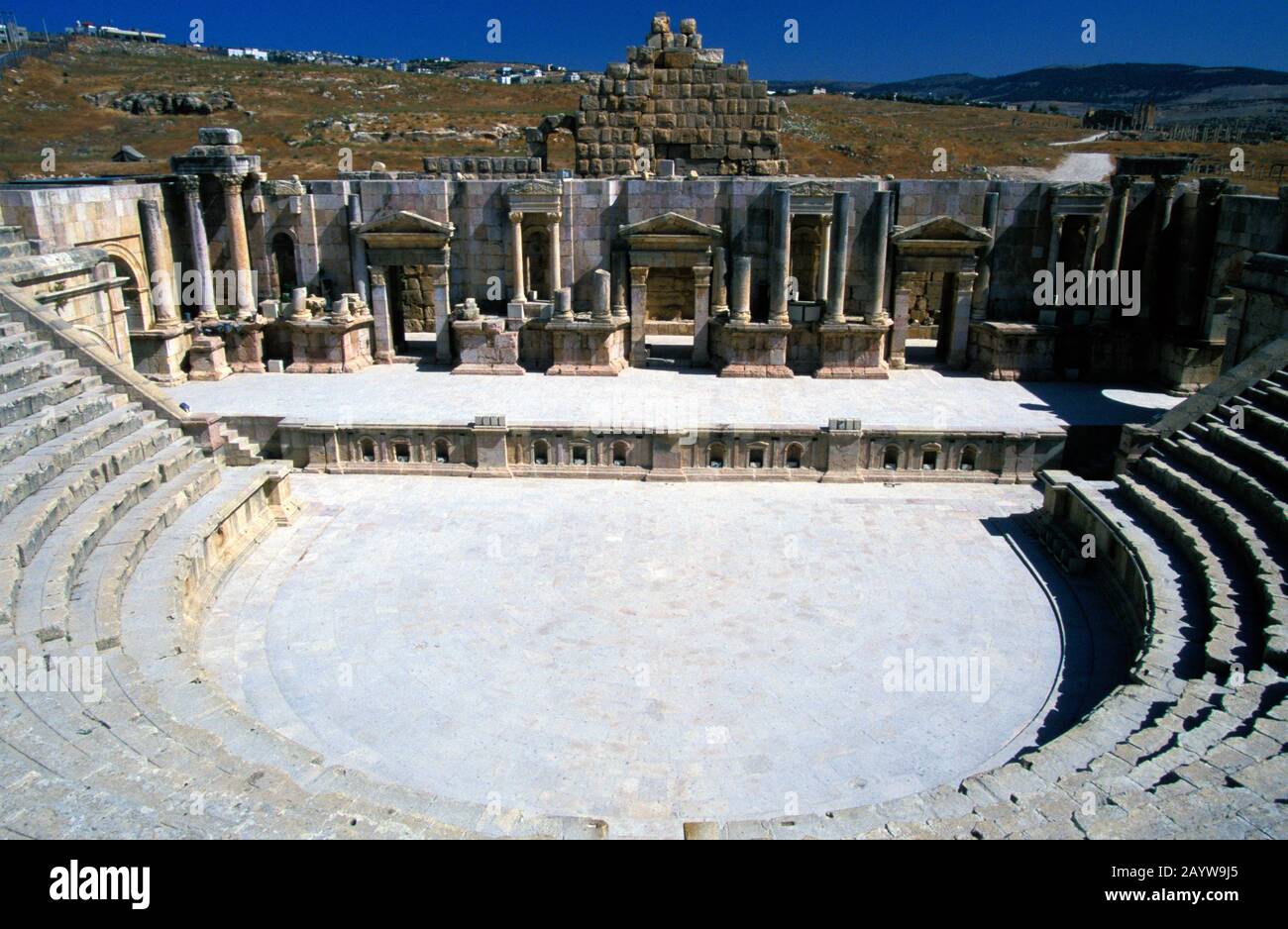 Jerash amphitheatre amphitheater jordan hi-res stock photography and ...